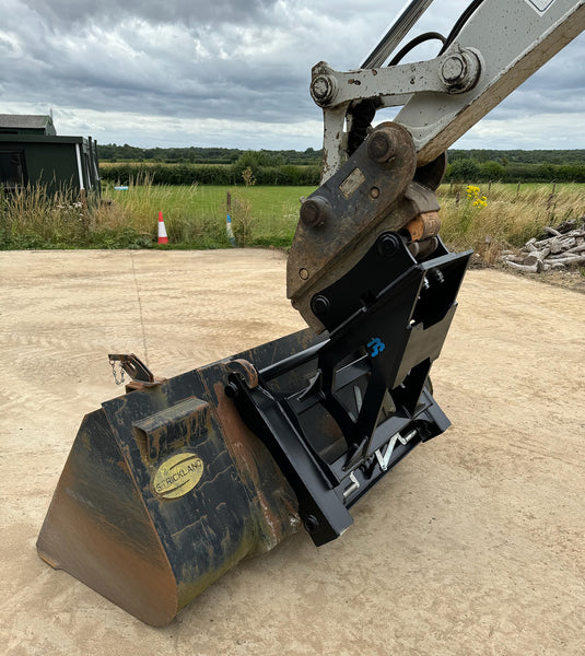 Excavator to JCB Q-Fit Adapter – JB Equipment Ltd