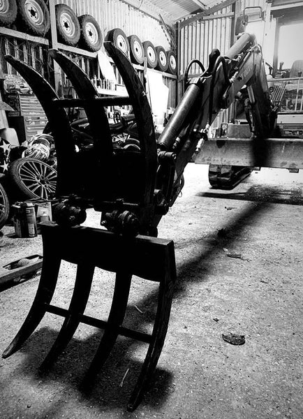 MG2 Mechanical Excavator Grapple Grab - 2 to 3 tonne – JB Equipment Ltd